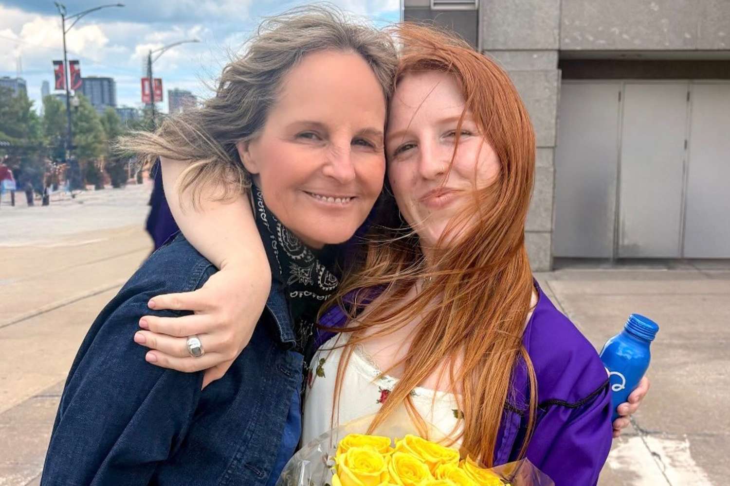 Helen Hunt shares rare photo with her daughter Makena, 22, as she ...
