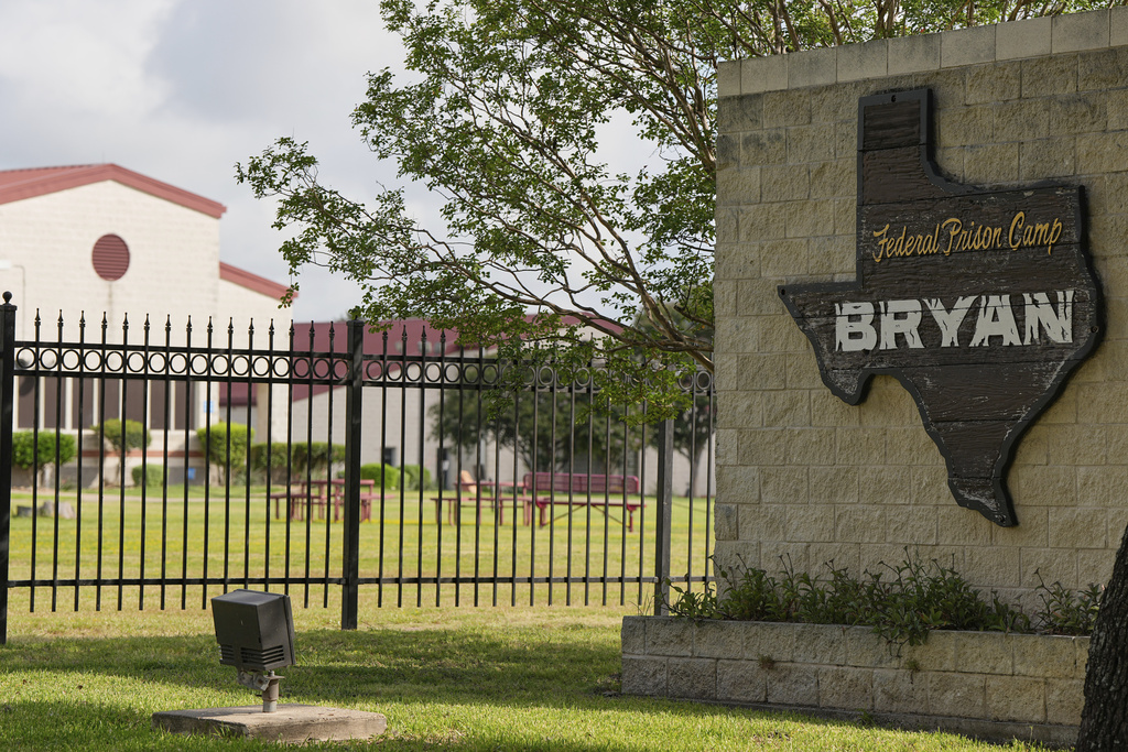 Democrats tour Ghislaine Maxwell’s prison: ‘Park-like campus’