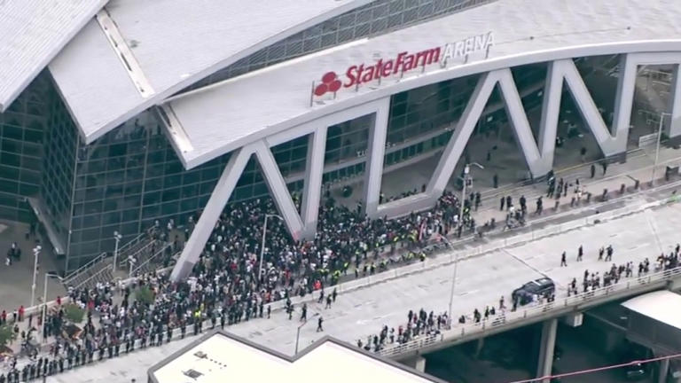 Crowds told to leave after Kai Cenat event in downtown Atlanta
