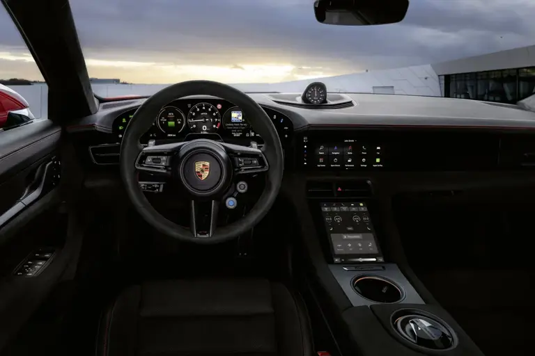 Porsche Taycan model year 2027: l'elettrica che simula i motori ...