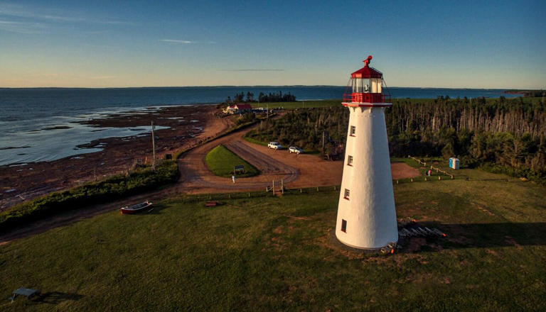 PEI.'s oldest lighthouse getting all new shingles for first time since ...