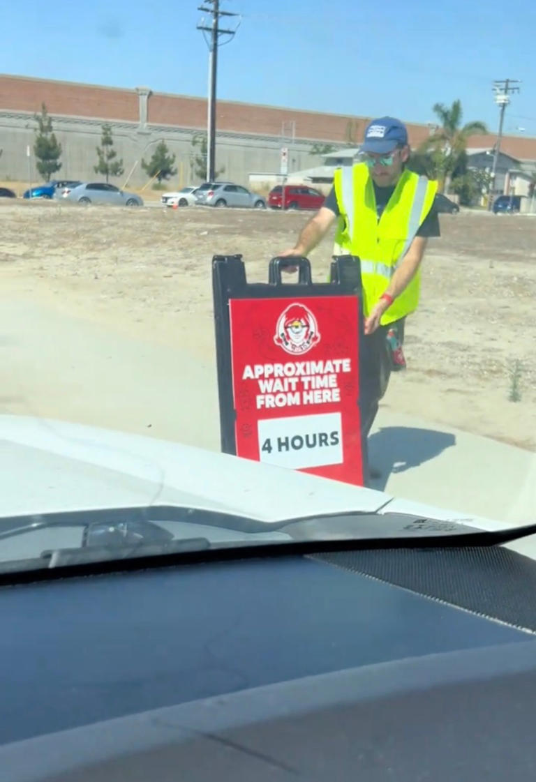 Wendy’s customers waited an 'insane' 7 hours for the 'Minions ...