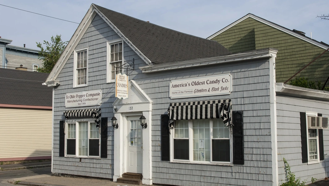 10 iconic candy shops across America