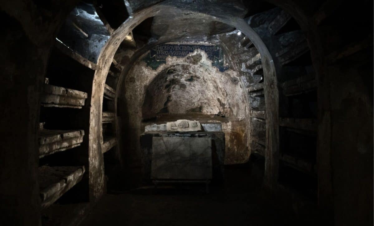 Archaeologists opened a sealed tomb and found four burials perfectly ...