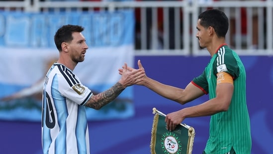 Lionel Messi leaves Algeria defender speechless after World Cup hat ...