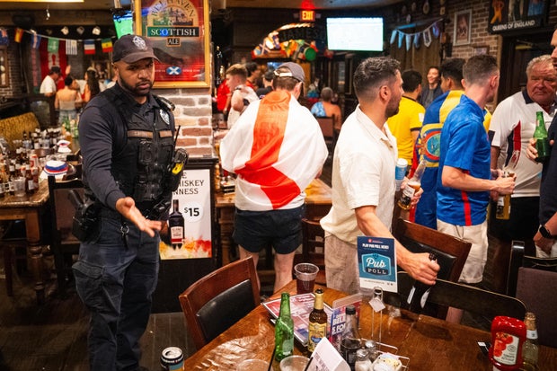Hundreds of England fans kicked out of Dallas bar after reportedly ...