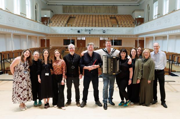 Hundreds of primary school pupils come together to perform Skipinnish song