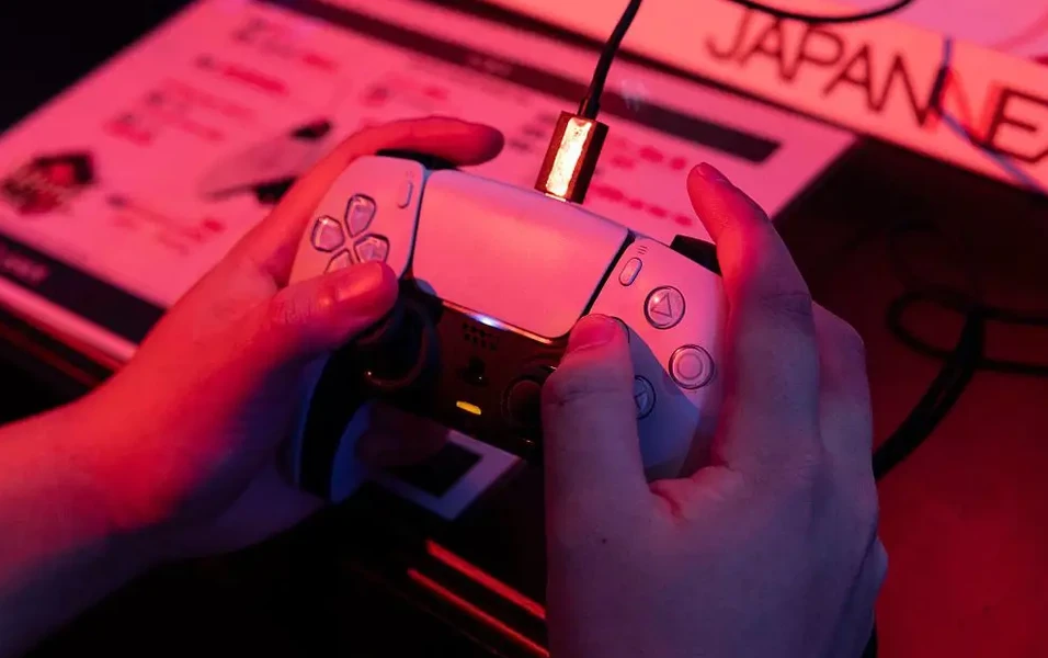 Sony patents PlayStation buttons with real-time grip and stiffness changes