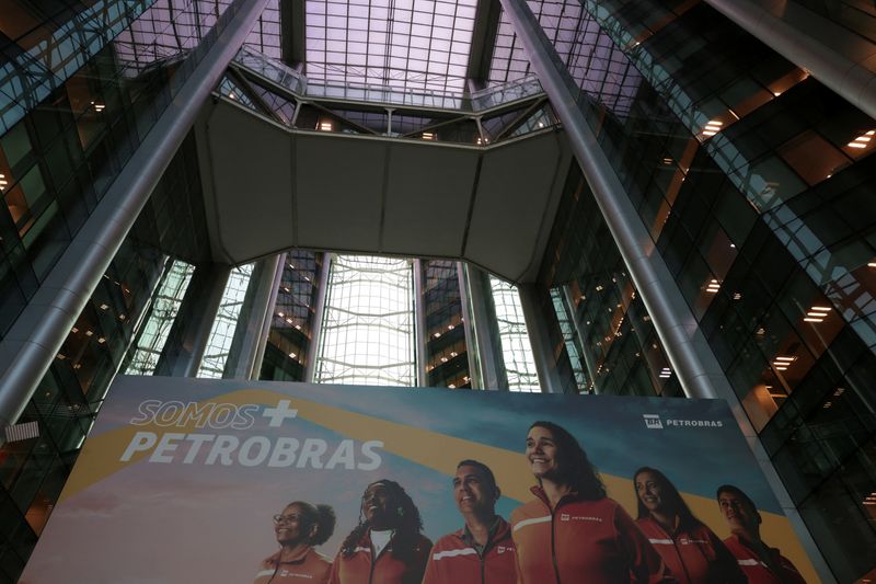 Petrobras diz que vendeu combustível de aviação sustentável produzido ...