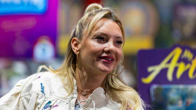 Evelyn Burdecki präsentiert trainierte Körpermitte - Fans flippen aus