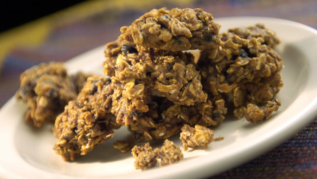 Essential ingredients for perfect oatmeal cookies