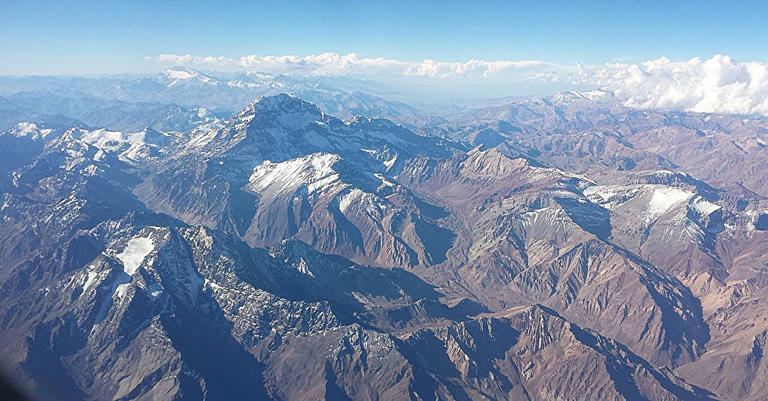 Volcanic shifts suggest Andes mountain growth comes in powerful bursts ...