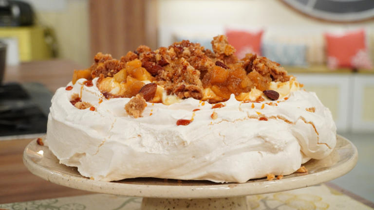 Irresistible pavlova crumble de manzana