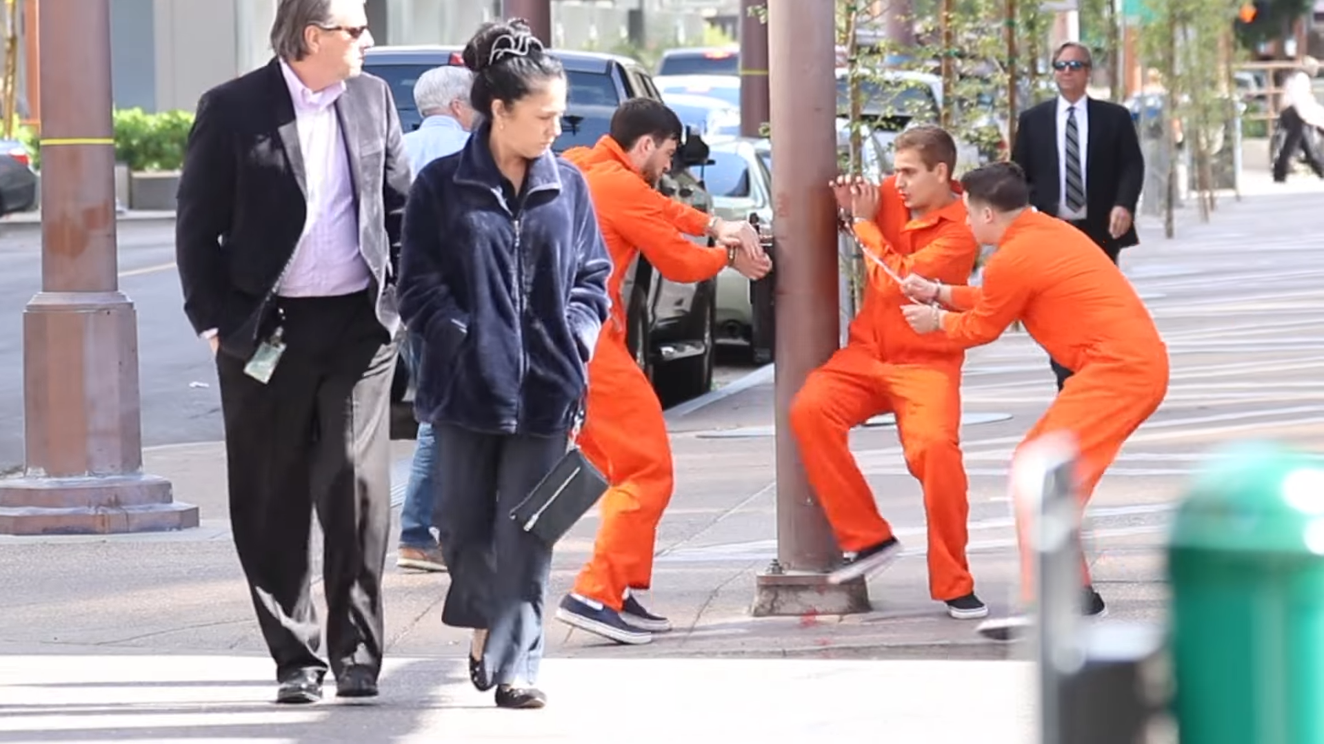 Bystanders left in shock after witnessing escaped prisoners