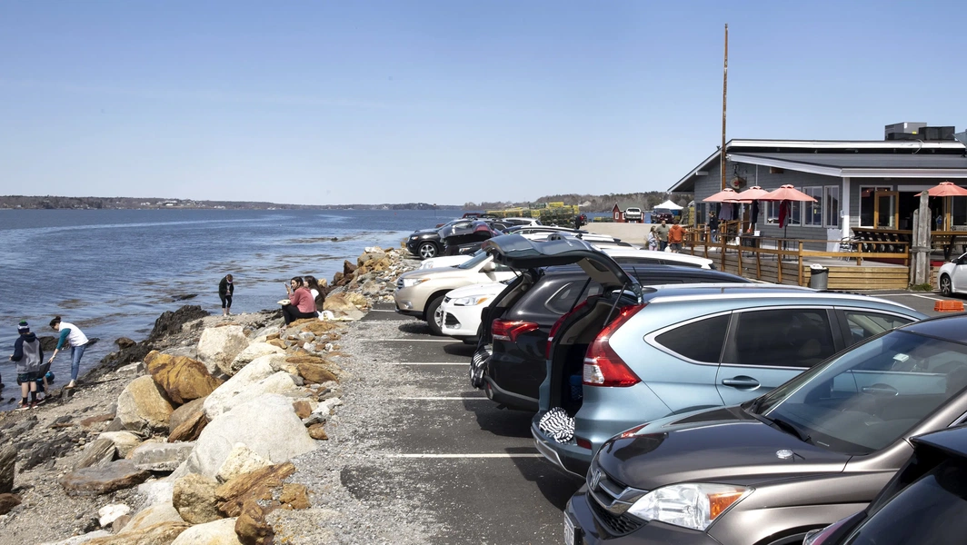 7 scenic Maine spots for lobster and harbor views
