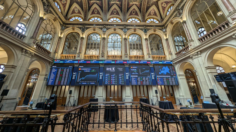 El Ibex 35 conquista los 19.400 puntos en una jornada de menos a más