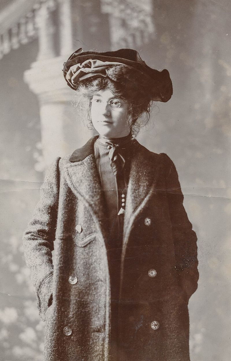 12 completely normal things that could get you locked in a Victorian asylum