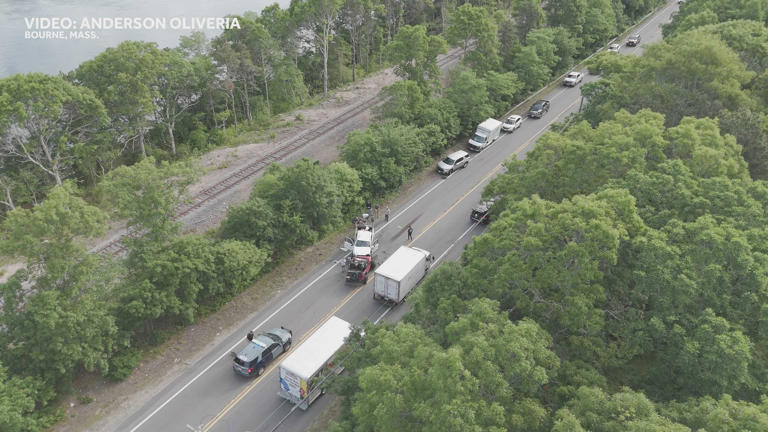 2 people injured in head-on crash near Cape Cod bridges