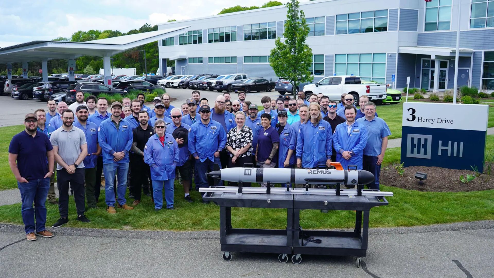 New mini submarine-like drone from HII can dive 328 feet deep with 10 ...
