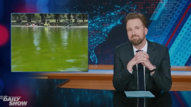 'The Daily Show' sheepishly accepts delayed applause for crude ...