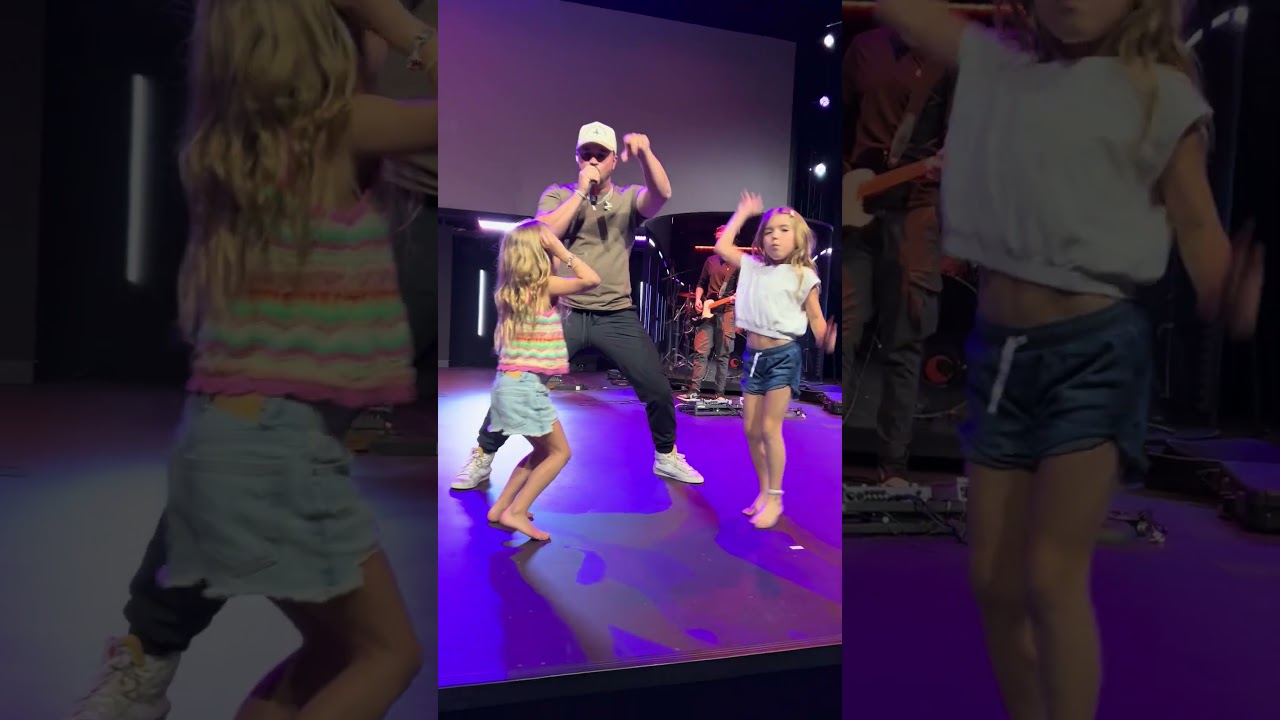 Talented twins join their father on stage for special musical performance