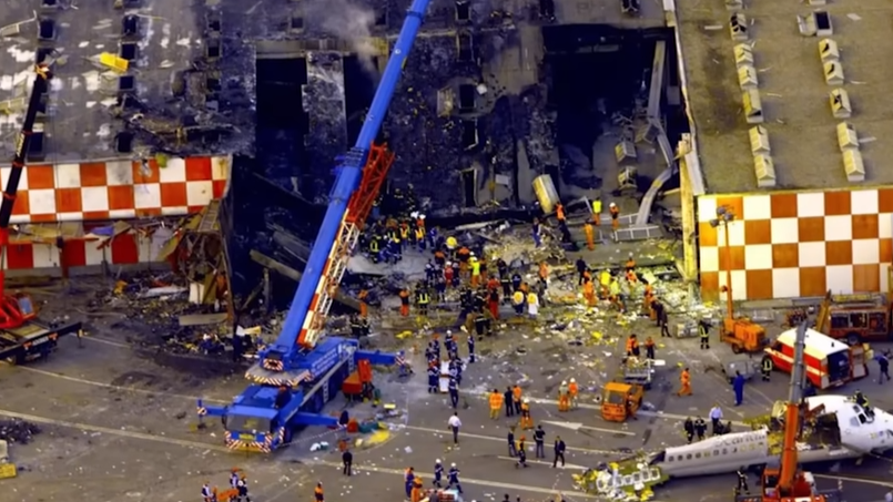 Thick fog hid a deadly mistake until two planes collided - 118 people ...