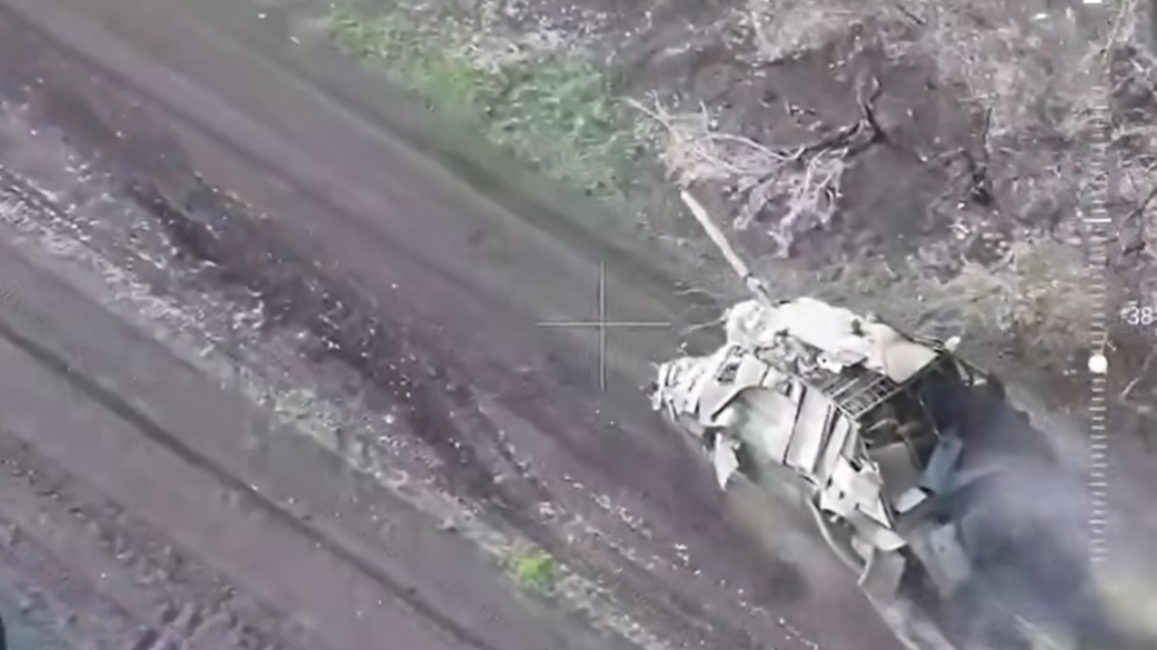 Watch a Russian tank monster roll straight into Ukrainian positions