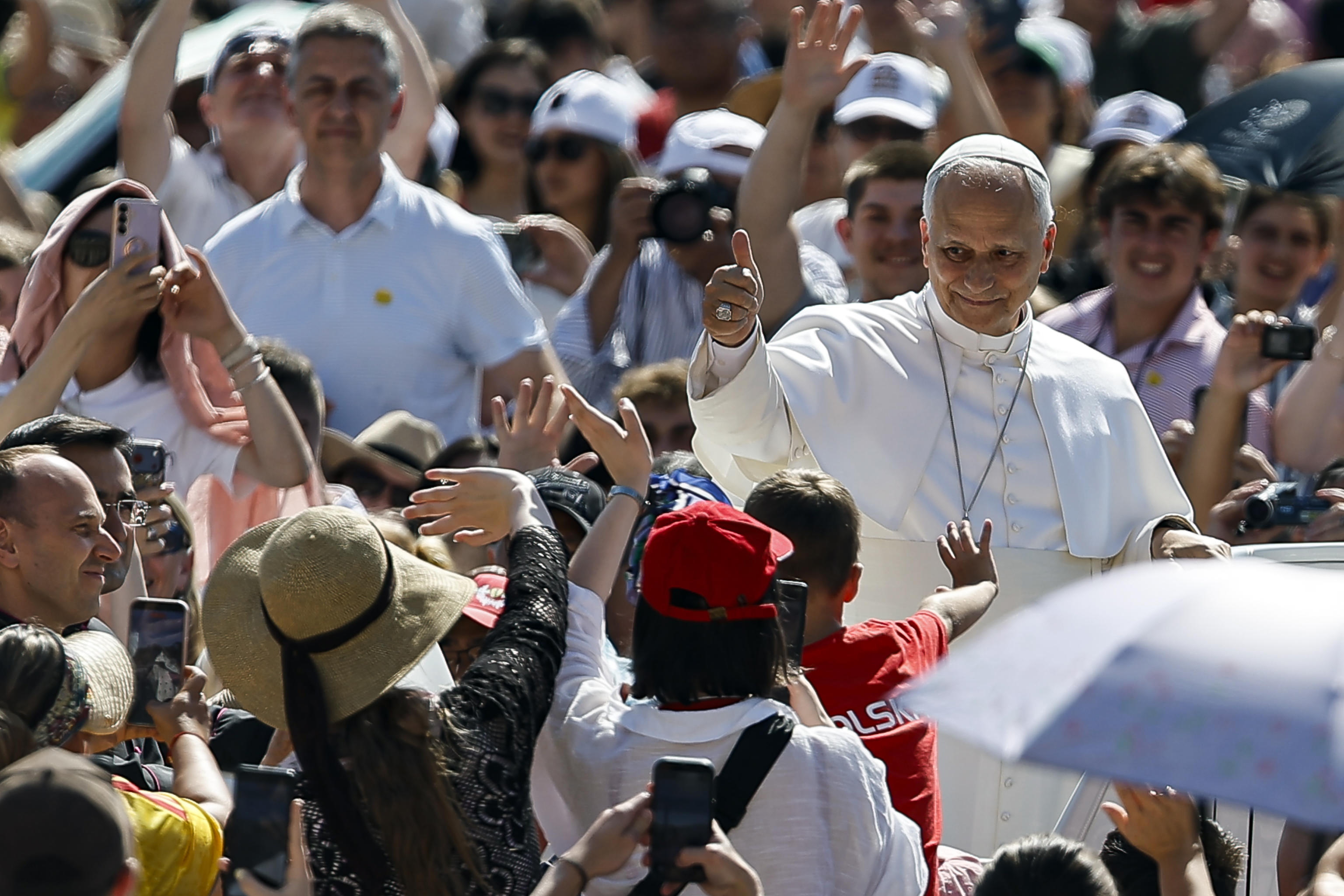 Papa Leone a Piazza San Pietro per l'udienza generale