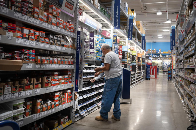 Retail sales jump nearly 1% in May. High gas prices can’t keep ...