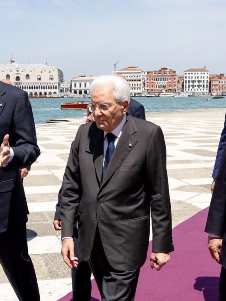 IA, il monito di Mattarella all'UE: "Si passi alle regole concrete"