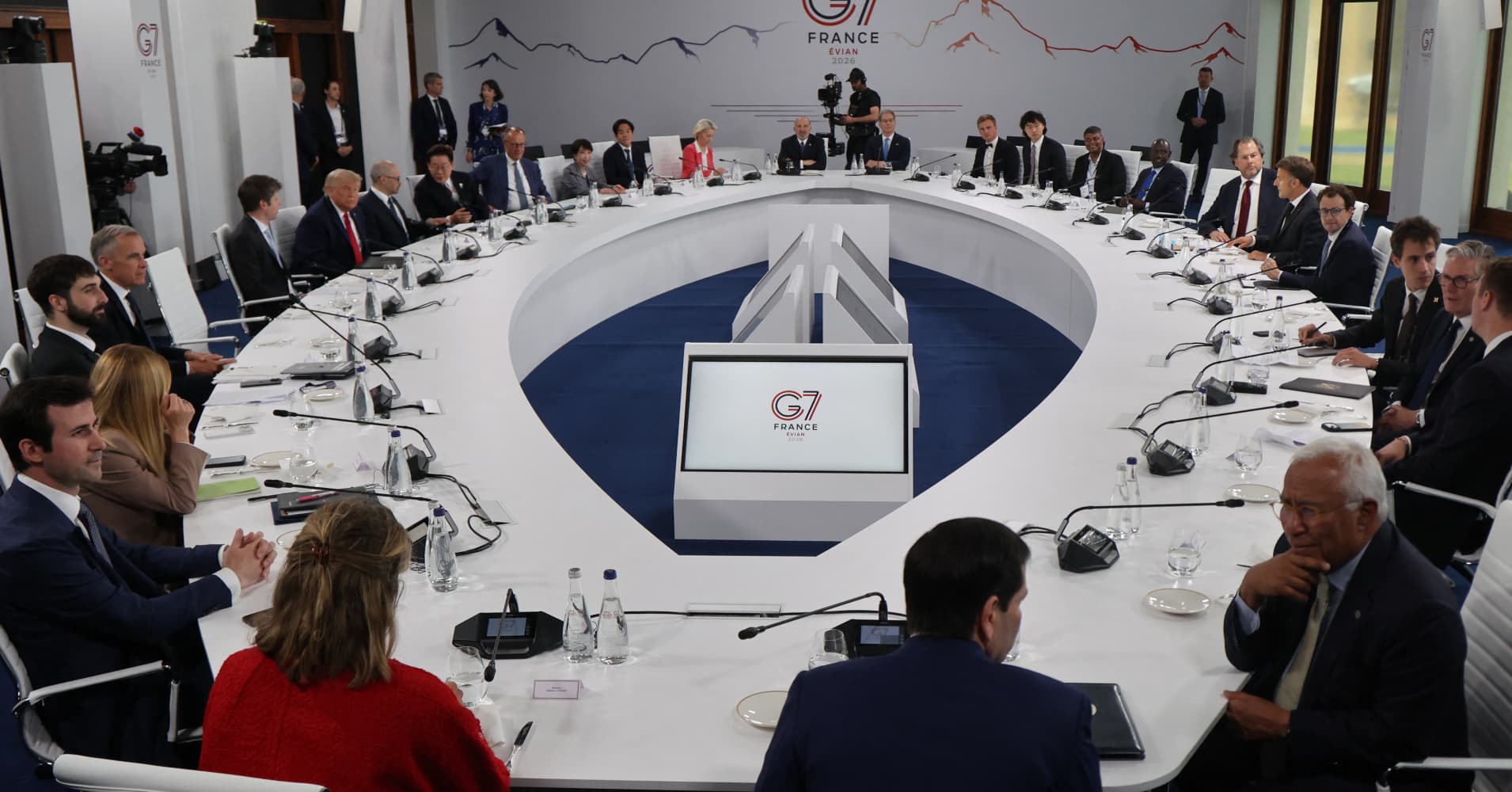 'A signal of where power sits': Trump and world leaders joined by ...