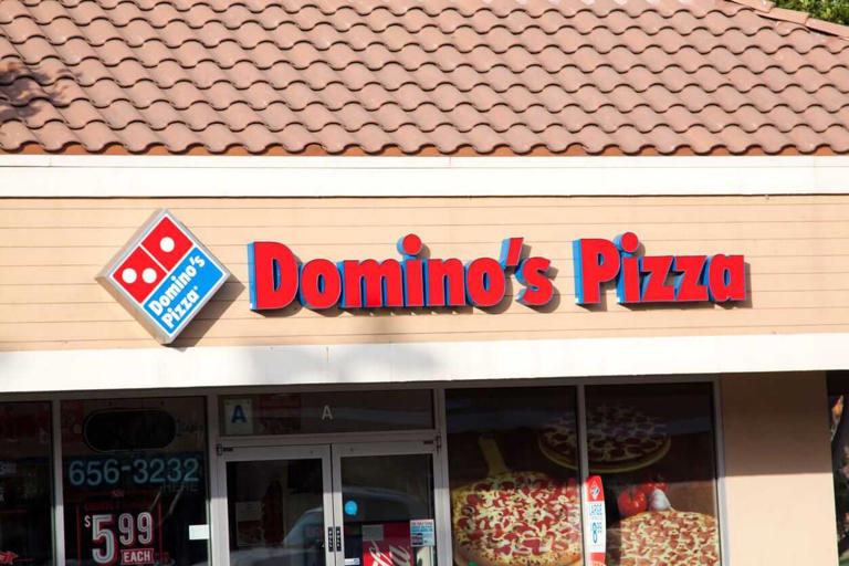 Domino's Pizza stock: Is DPZ underperforming the consumer discretionary ...