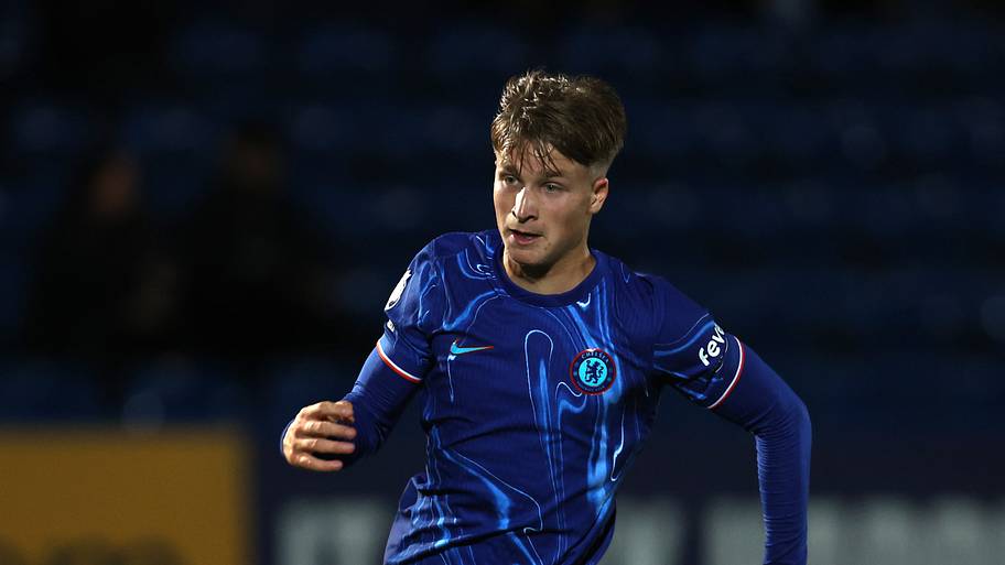 Chelsea in advanced talks to sell striker to Championship club