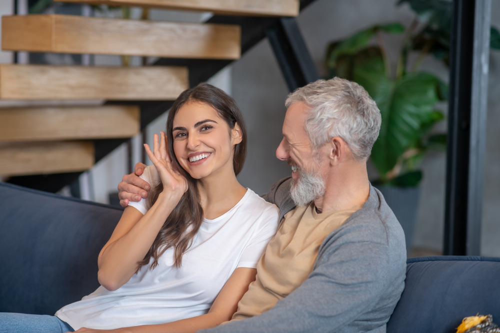 10 habits older men have that women genuinely can't resist