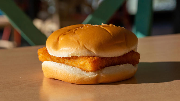How to order McDonald's Filet-O-Fish French-style