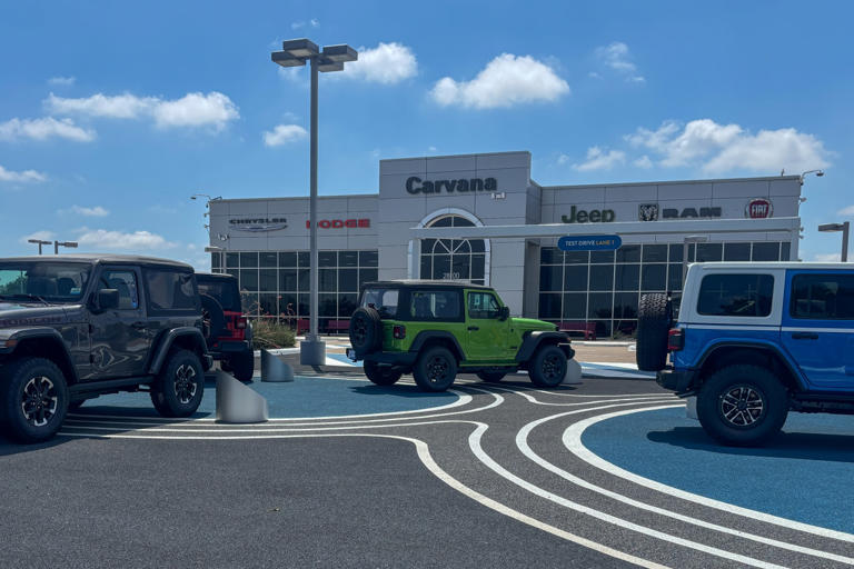 Car ‘playgrounds,’ smartphone shopping: Inside Carvana’s new-car sales ...