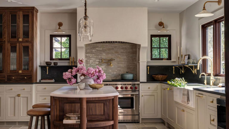 Explore a charming arts & crafts kitchen located in Seattle's historic ...