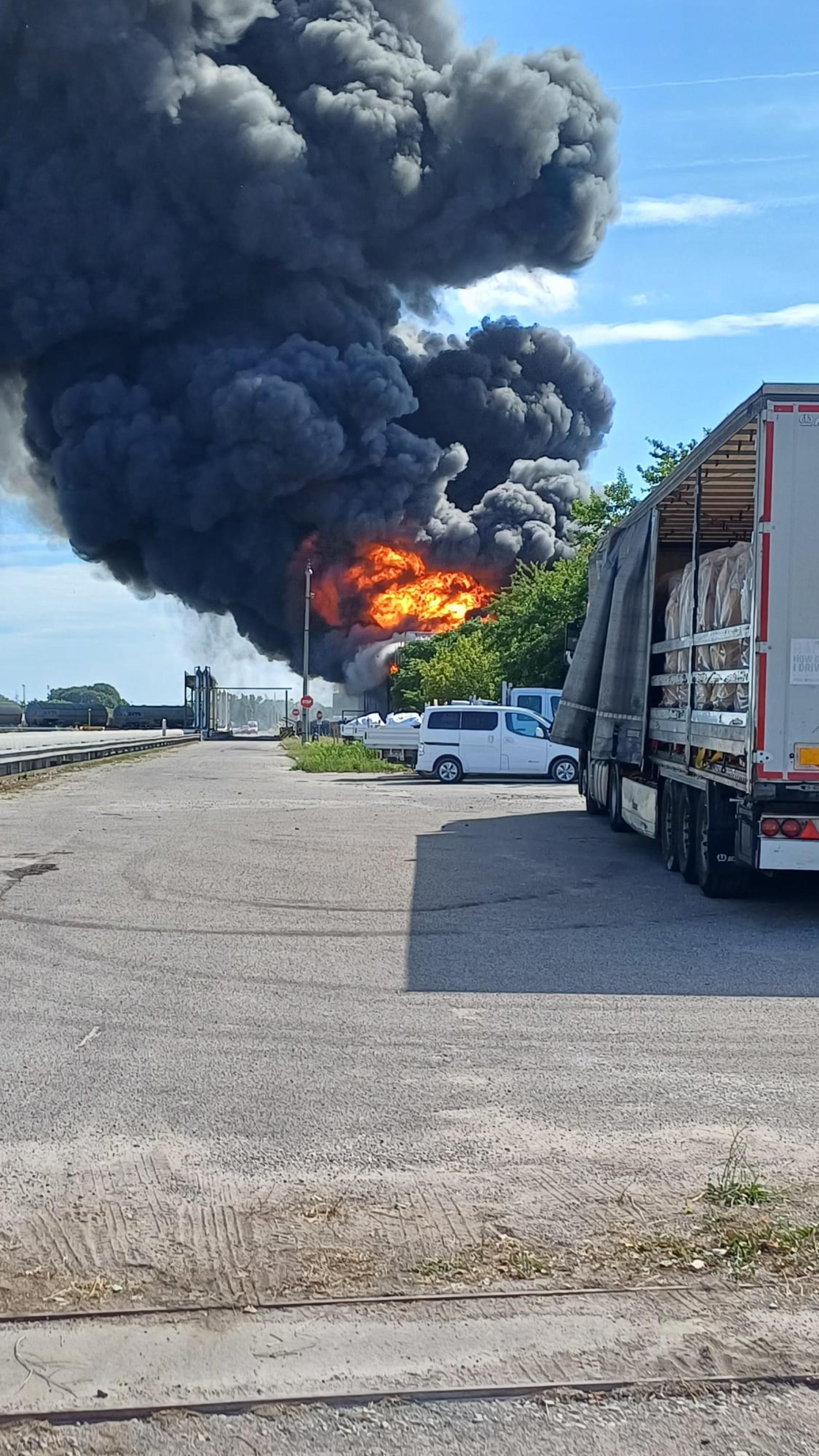 Incendio alla Versalis, lieve alterazione degli Ipa subito rientrata
