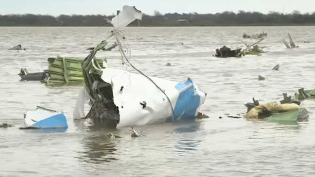A Boeing 767 crashed into a bay after a fatal cockpit error - deadly ...