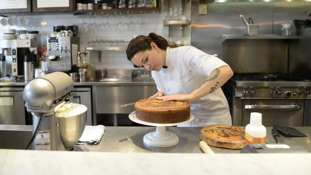 Mastering professional cake frosting techniques