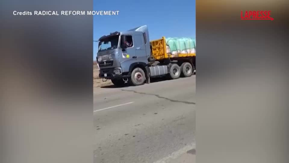 Mongolia, barricate di pneumatici e striscioni bloccano il rame diretto ...