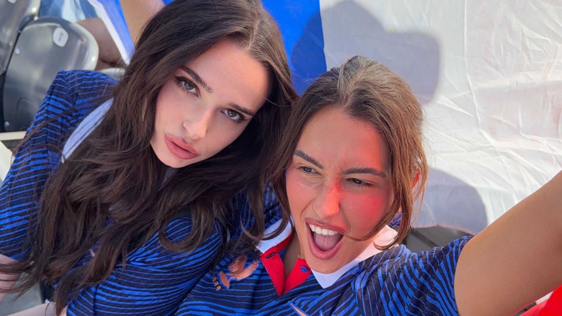 The appearance of these two female fans during the World Cup has ...