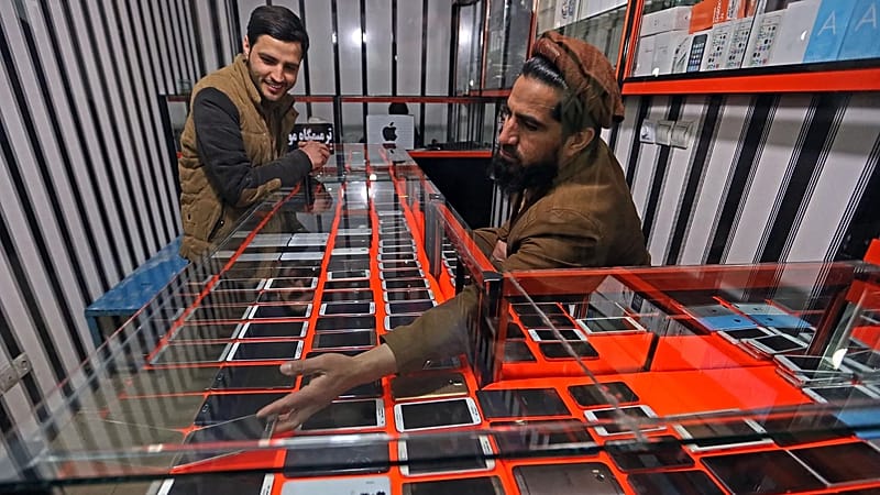 Afghan government staff told to abandon smartphones or face prison sentence