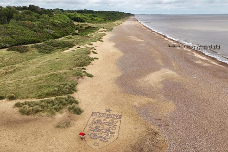 Artist crafts England badge on beach as World Cup campaign nears kick-off