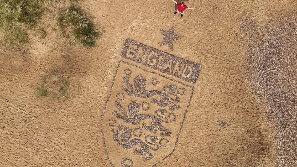Artist crafts England badge on beach as World Cup campaign nears kick-off