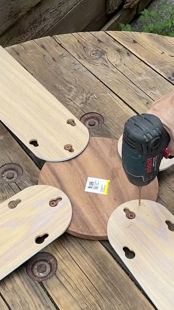She turns old fan blades into a garden masterpiece!