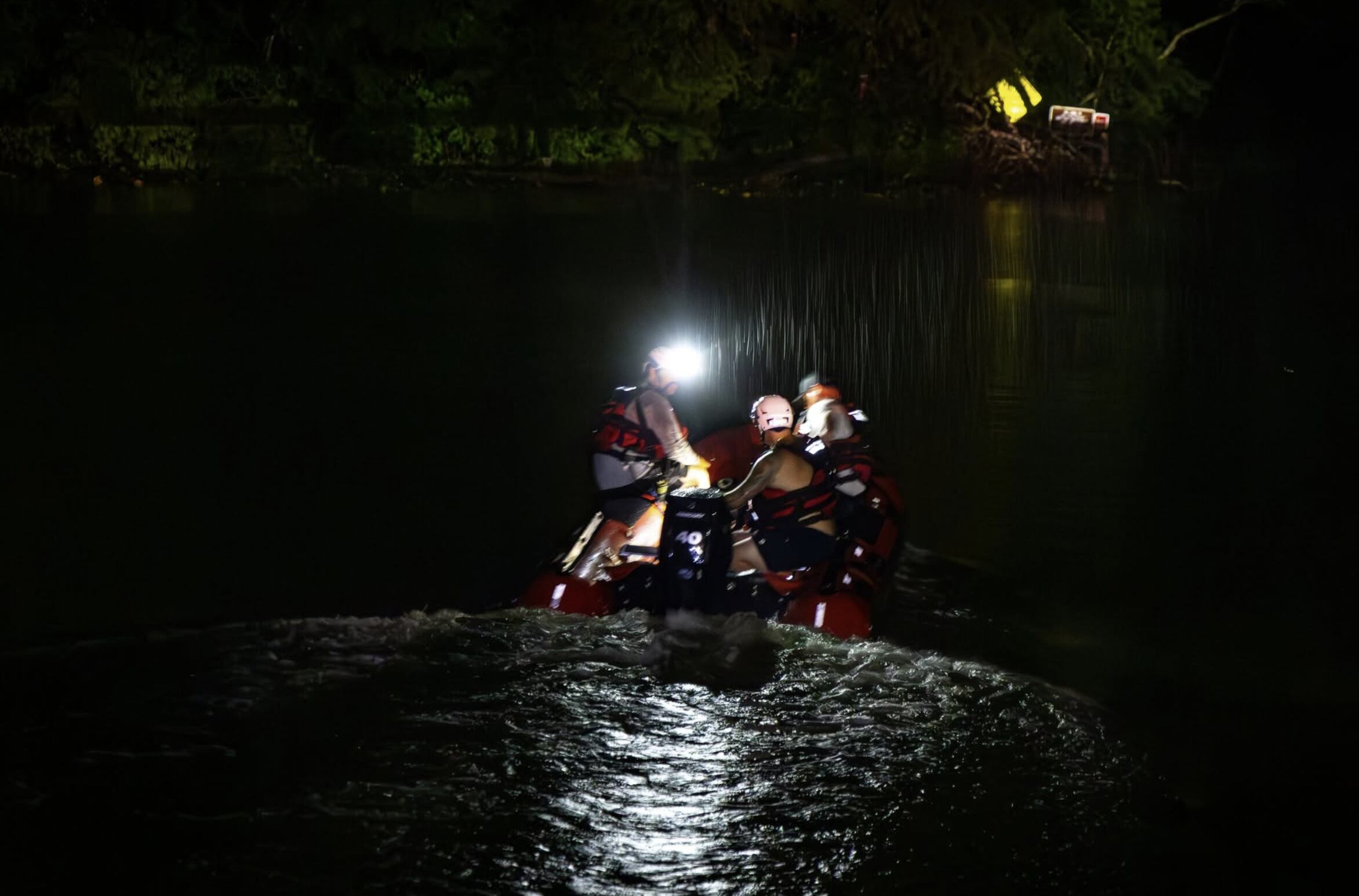 Marion County firefighters rescue 4 people from sinking boat on Silver ...