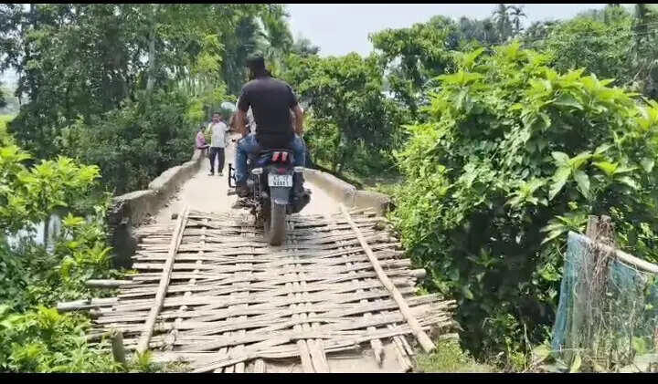 Dilapidated bridge at India-B’desh border village sparks anger in Dhubri