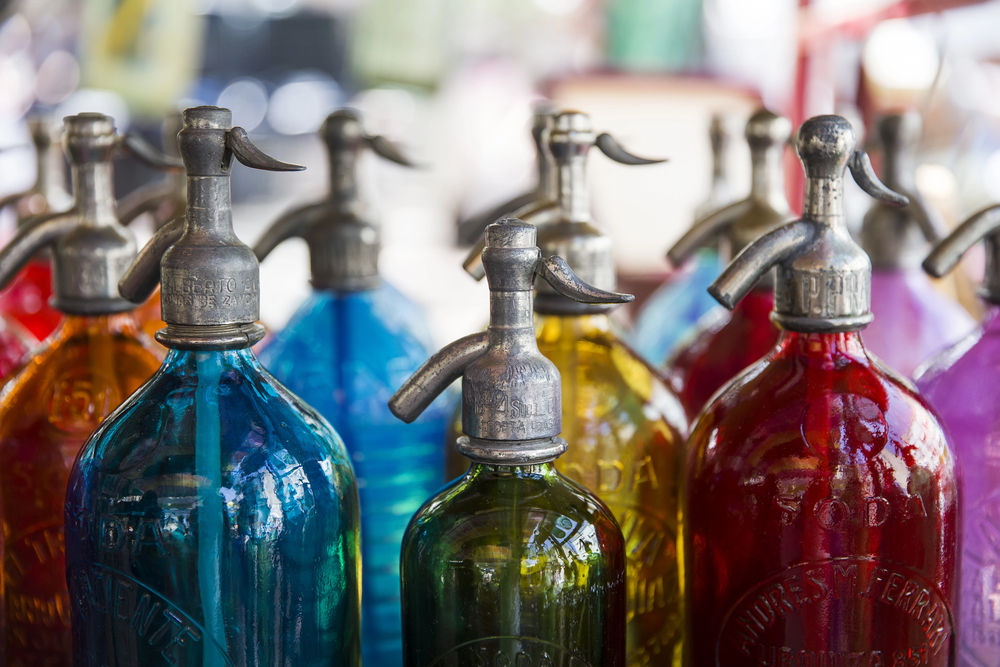30 Old Seltzer Bottles and Siphons Collectors Actively Hunt