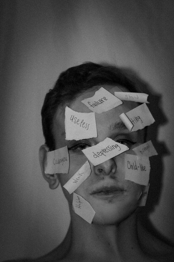 14 common habits that psychologists say worsen anxiety